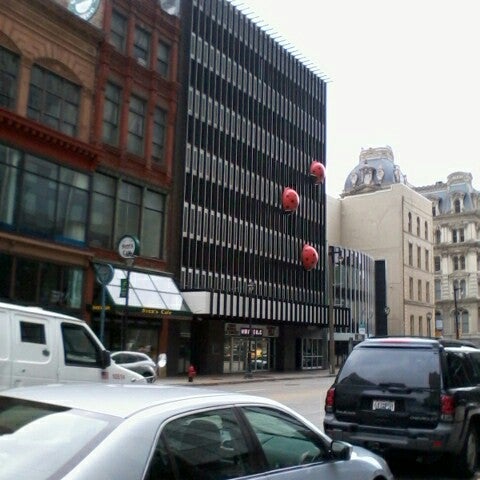 Photos at Chase Tower - Office in Milwaukee