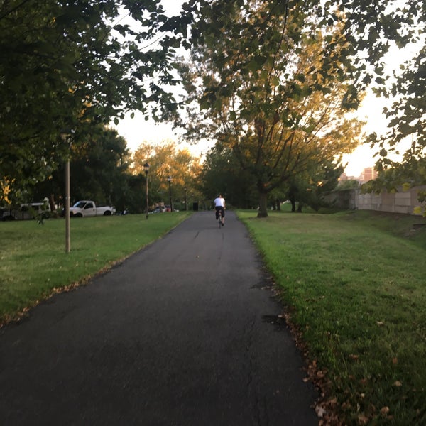 Braddock Road Metro - Neighborhood