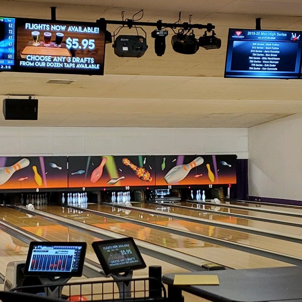 Striker's Bowl - Bowling Alley in Saint Joseph