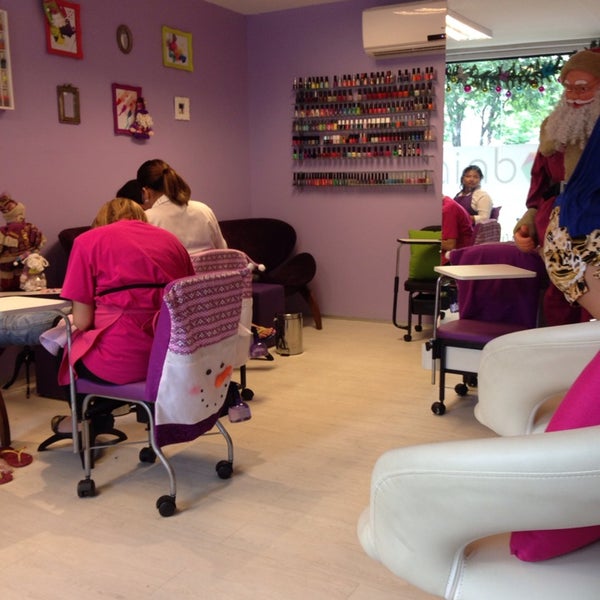 Rainbow Nail Bar - Nail Salon in Manaus