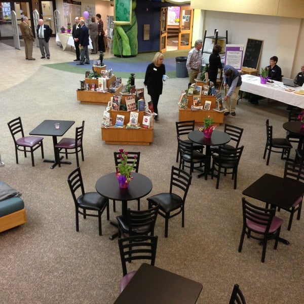 Photos at Bismarck Public Library - 3 tips from 208 visitors