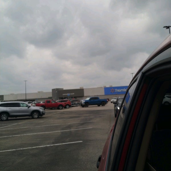 Walmart Supercenter - 11 tips from 690 visitors