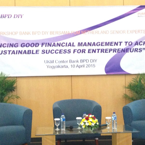 Kantor Pusat Bank BPD DIY - Jalan Tentara Pelajar No. 7