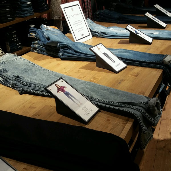 Lee Jeans Store - Sint-Andries - 3 tips from 322 visitors