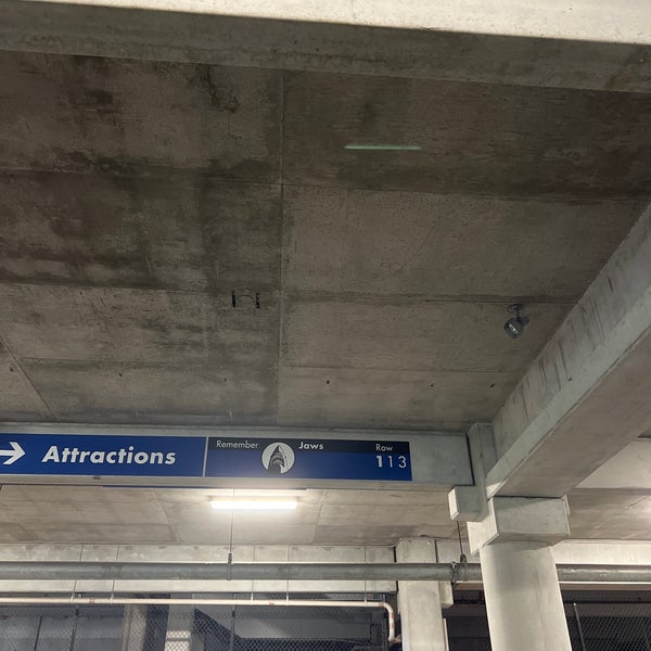 Jaws Parking Garage - 6000 Universal Blvd