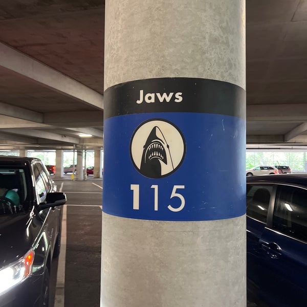 Jaws Parking Garage - 6000 Universal Blvd