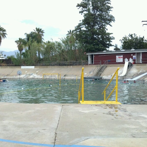 Fifth Street Swimming Club - South Redlands - 0 tips