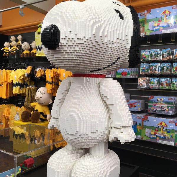 Knotts Berry Farm Snoopy Store