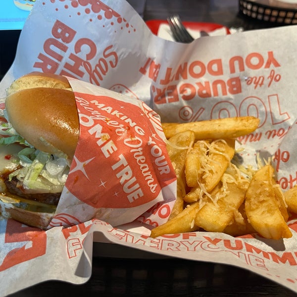 Red Robin Gourmet Burgers and Brews - 49 tips