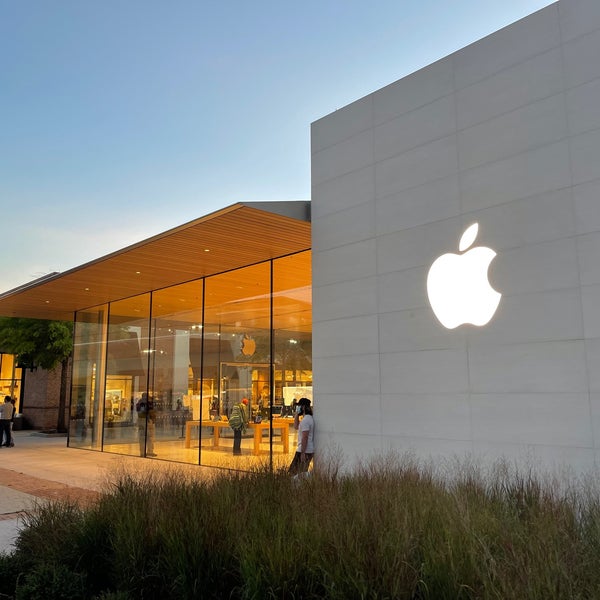 Apple Southpoint - 8030 Renaissance Parkway