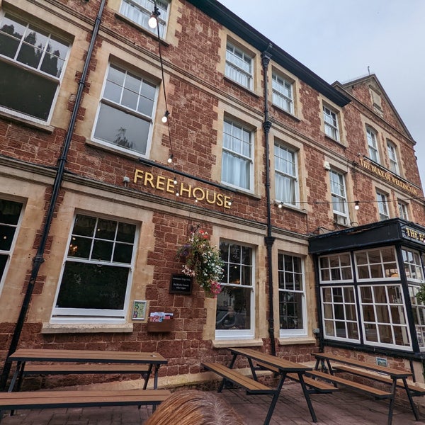 The Duke of Wellington (Wetherspoon) - Wellington Square