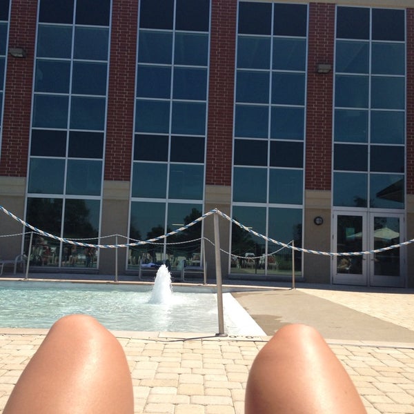 Lifetime Outdoor Pool - Swimming Pool in Castleton