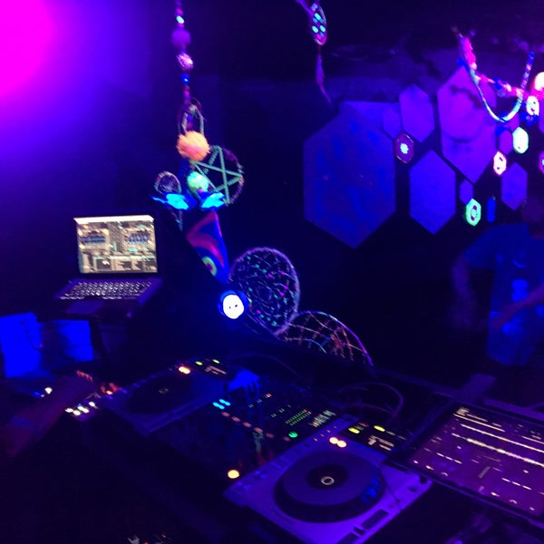 DJ Bar CAVE - Bar in 杉並区