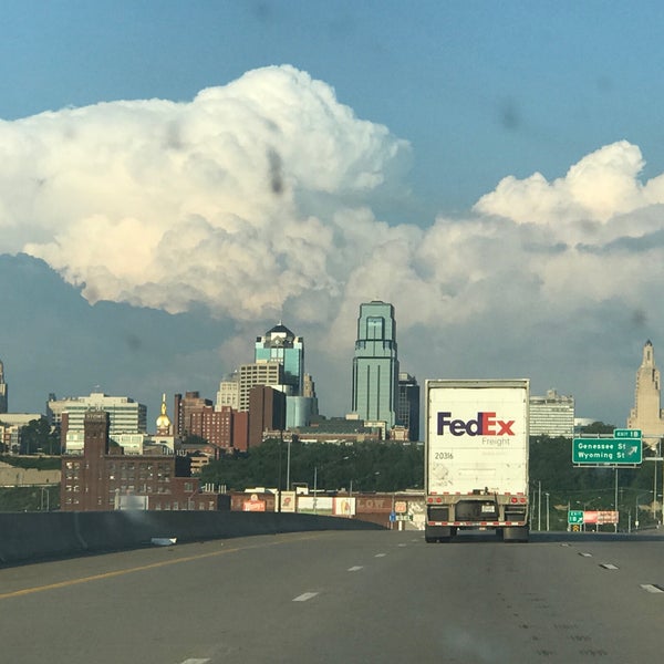 Kansas-Missouri State Line - Border Crossing in Kansas City