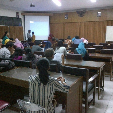 Fakultas Ekonomi UNDIP - University
