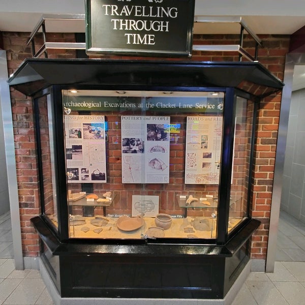 Clacket Lane Westbound Motorway Services (RoadChef) - 12 tips from 1556 ...