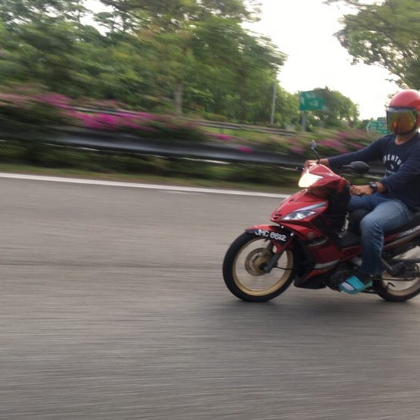 Seletar Expressway (SLE)