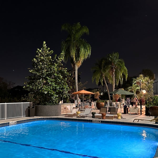 Sheraton Poolside - Hotel Pool in Miami International Airport