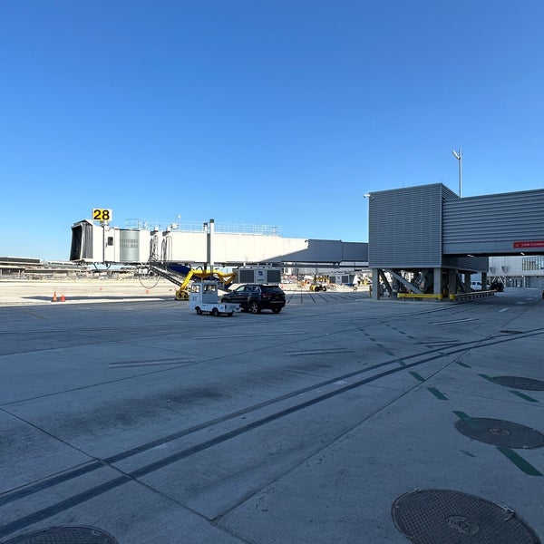 United Transfer Shuttle Bus - Newark Airport and Port Newark - Terminal C1