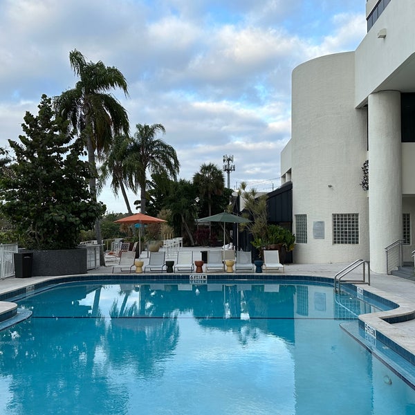 Sheraton Poolside - Hotel Pool in Miami International Airport