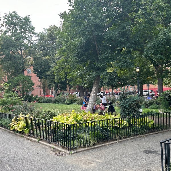 Corlears Hook Park - Park in Lower East Side