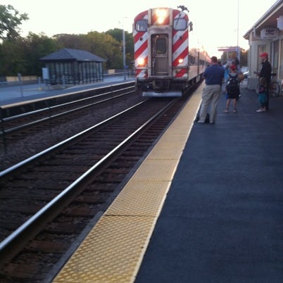 Metra - Geneva Station - Train Station in Geneva