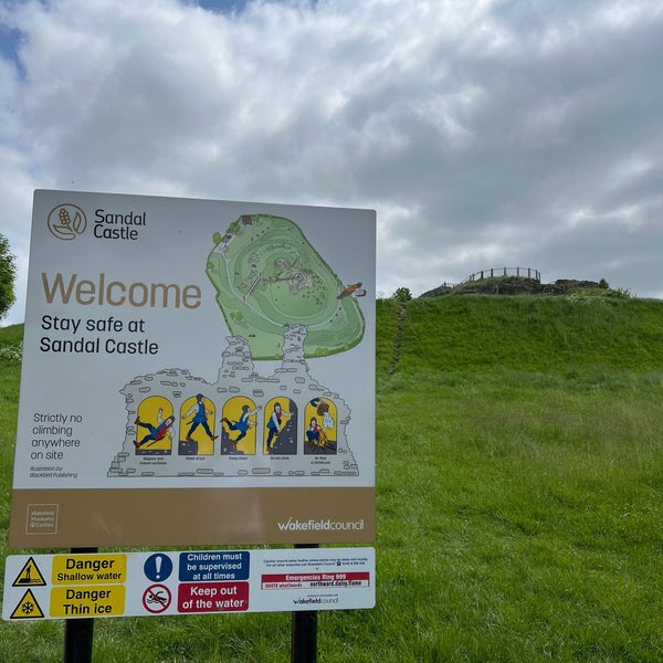Sandal Castle - Castle in Wakefield