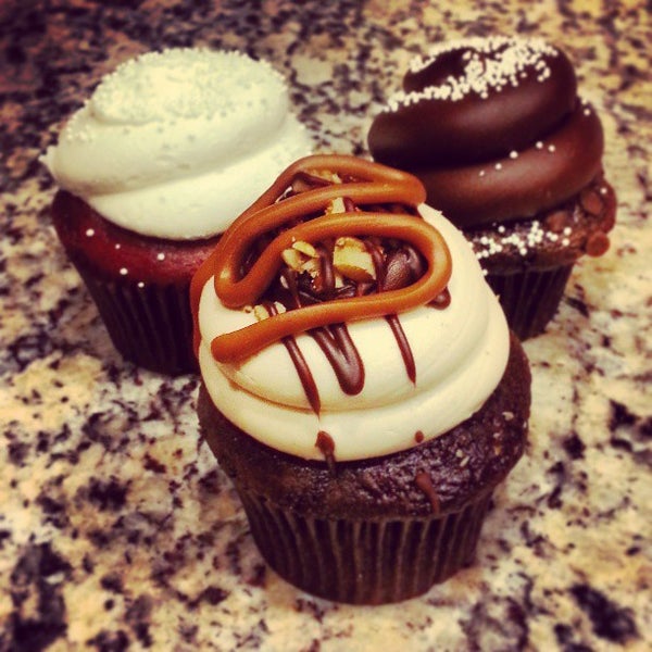 Frosted Cakery - Bakery in Fresno