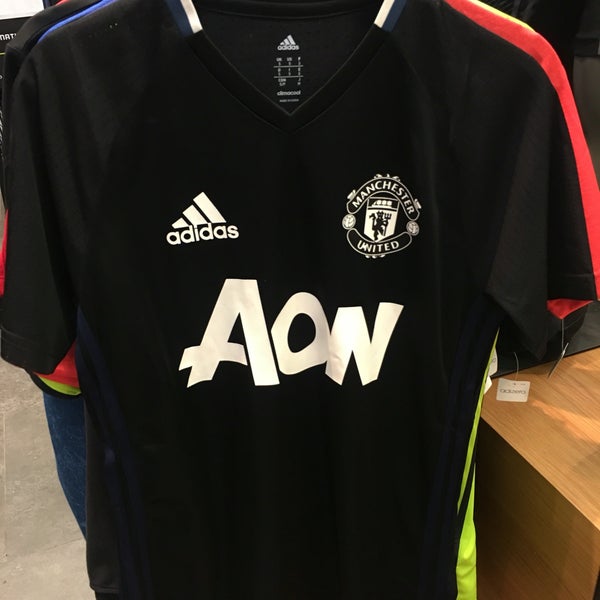 Ari football Concept Store (Now Closed) - บางกะปิ - The Mall Bangkapi