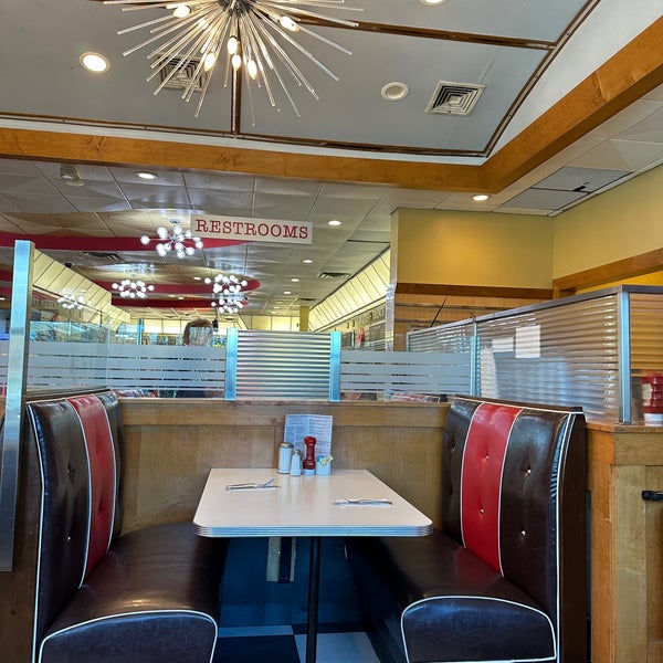 The Daily Planet Diner - Diner in Lagrangeville