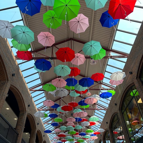 Calhoun Square - Shopping Mall in Minneapolis