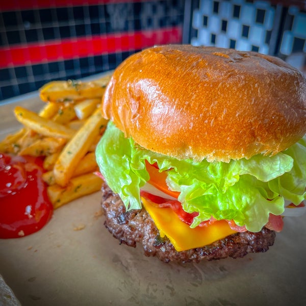 Belly Burgers - Outer Richmond - 13 tips