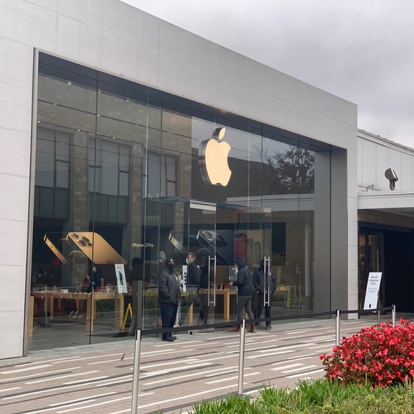 Photos at Apple Oakbrook - Electronics Store in Oak Brook