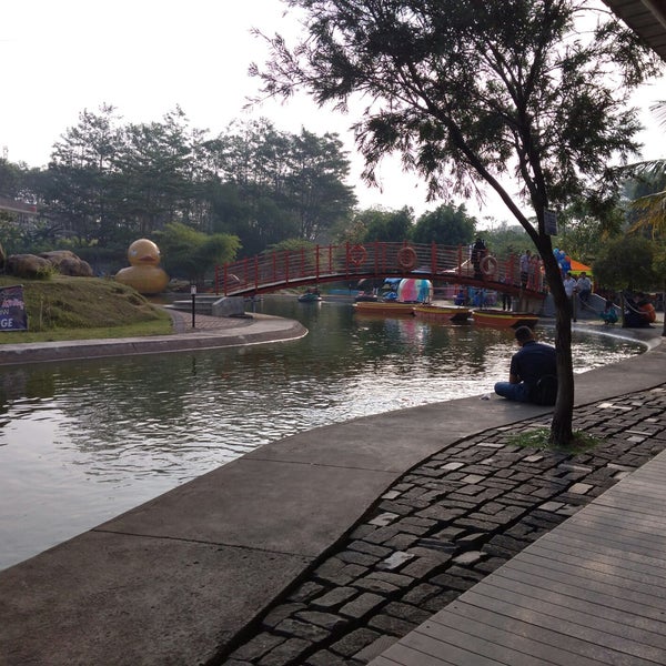 Pasar Apung Sentul
