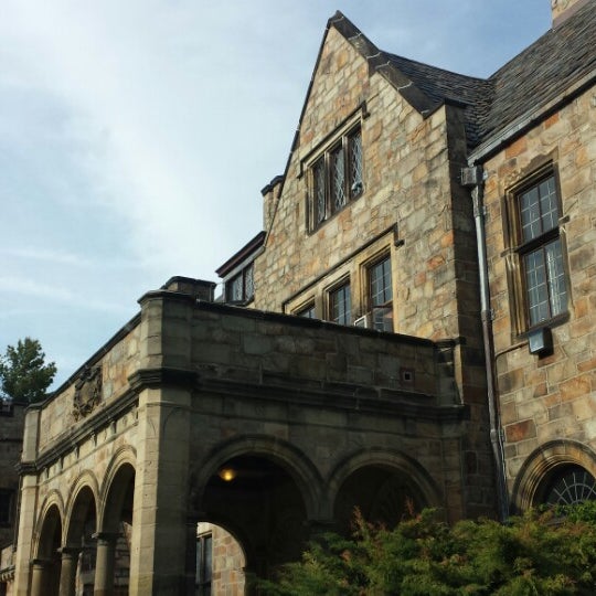 UWM Alumni House - College Administrative Building in Lake Park