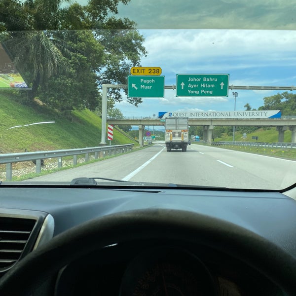 Plaza Tol Pagoh - 13 tips from 6058 visitors