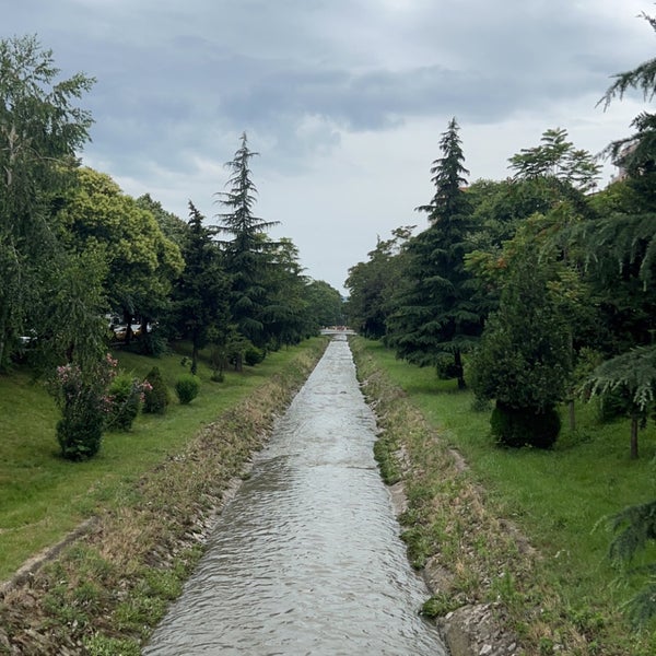 Parku Rinia - Park in Tirana