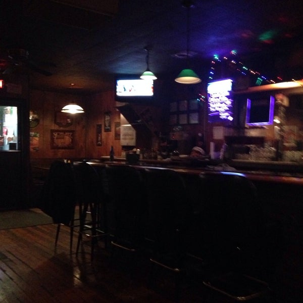 Jackson Street Pub - 835 W Jackson St