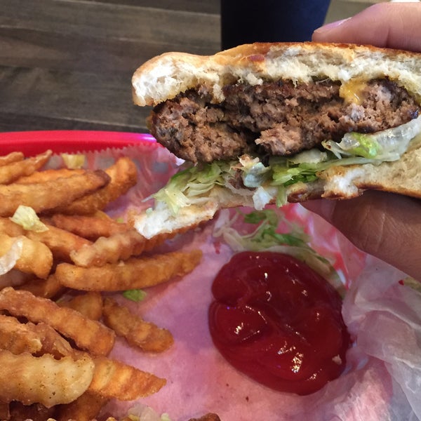 Fat Pat's Bar & Grill - American Restaurant in Lafayette