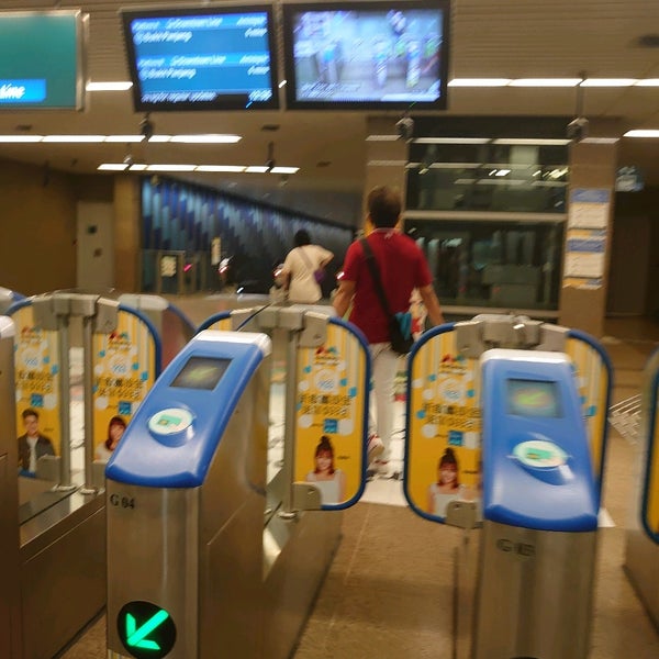 Photos at Bukit Panjang MRT/LRT Interchange (DT1/BP6) - Light Rail ...