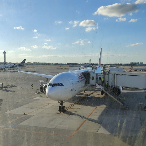 Gate E33 - Miami International Airport - Concourse E