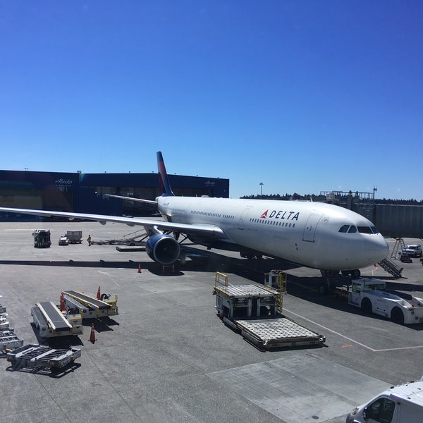 Delta Airlines Flight DL142 to Amsterdam [SEA-AMS] - SeaTac, WA