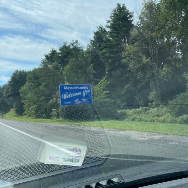 NY/MA Border - Border Crossing