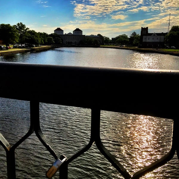 The Hague Walking Bridge - Bridge in Norfolk