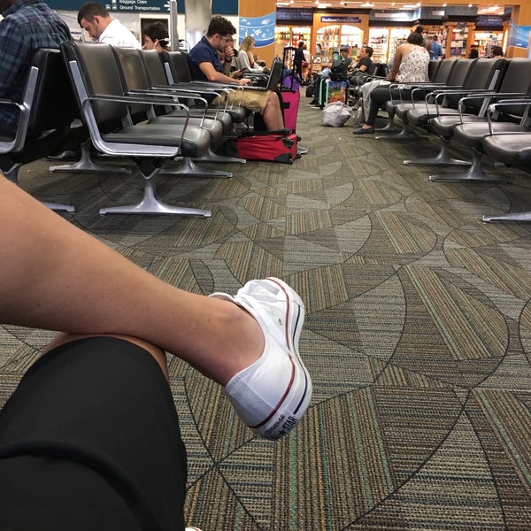 Gate D8 - Airport Gate in Fort Lauderdale