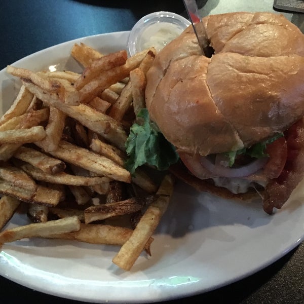 Clubhouse Bar & Grill - Sports Bar