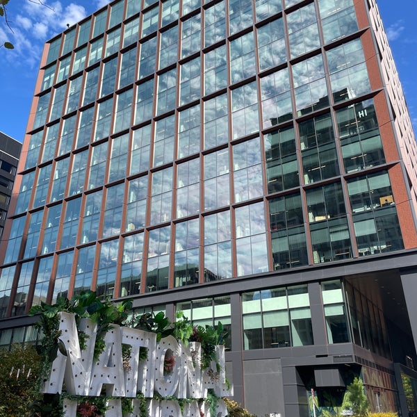 Amazon WAS16 Aurora - 1770 Crystal Dr