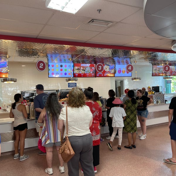 Reds Drive-In Diner - 984-1010 Dollywood Ln