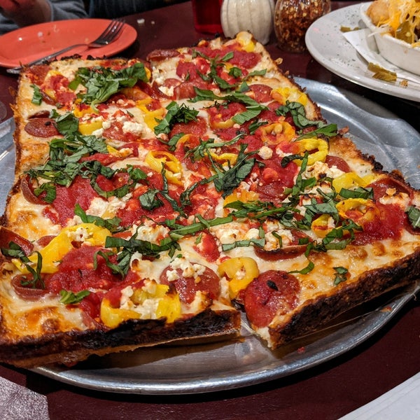 Cloverleaf Bar & Restaurant - 24443 Gratiot Ave