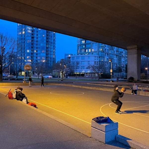 Cooper’s Park Basketball Court (under Cambie Bridge) - Yaletown - 0 tips